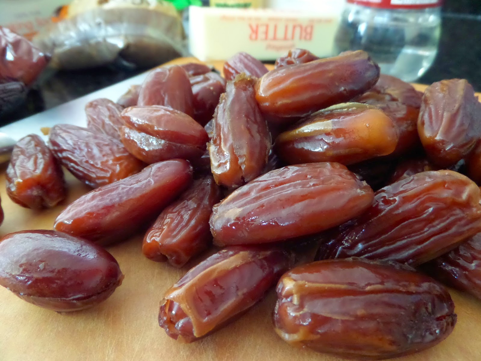 Becki Melvie: Date & Oat Chocolate Chip Cookies