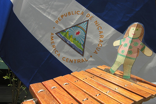 entornos / ... Nicaragua, volcán y frontera: Marimba,... "eco del bosque"