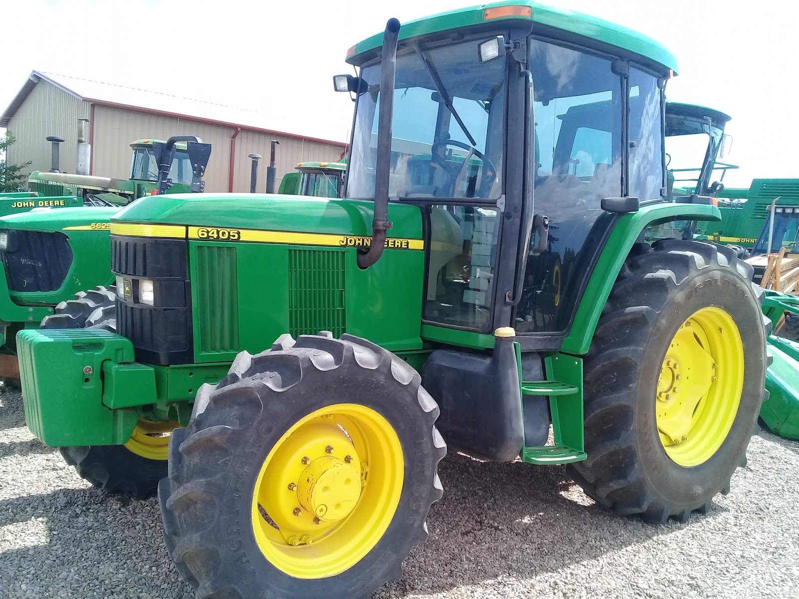 MAQUINARIA AGRICOLA INDUSTRIAL: Tractor John Deere 6405, 95hp $25,500 Dlls.