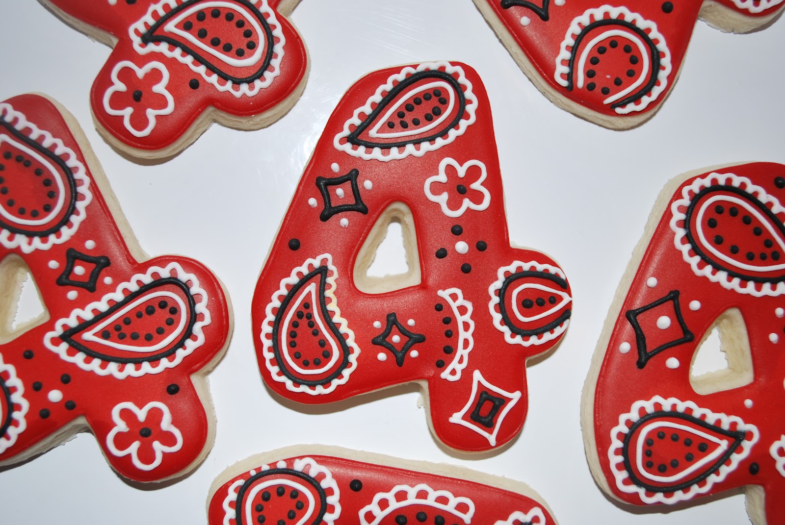 The Doughmestic Housewife: Paisley Pattern Tutorial