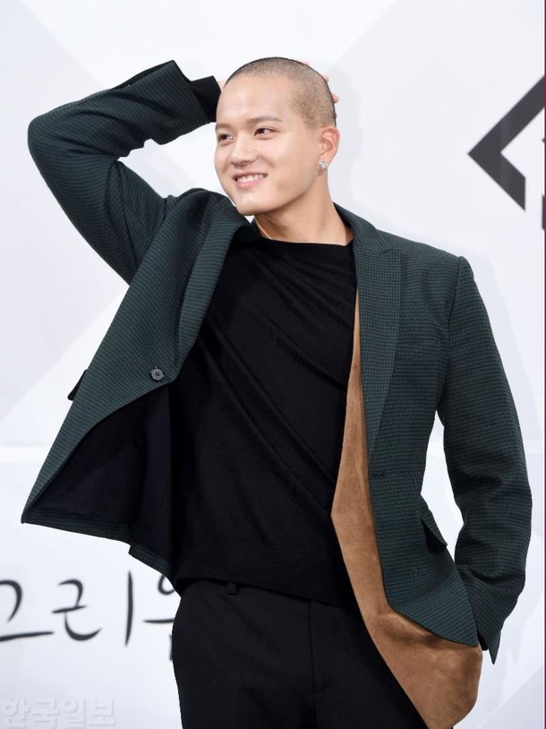 Peniel embraces his shaved hair at BtoB's comeback conference