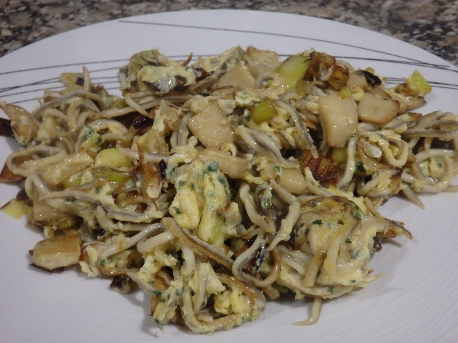 OSUKAA IS COOKING: REVUELTO DE PUERRO, SETAS CARDO Y GULAS / SCRAMBLED ...