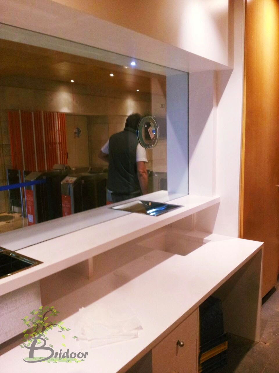 Bridoor S.L: Recepcion lacada en el Edificio ING, Madrid