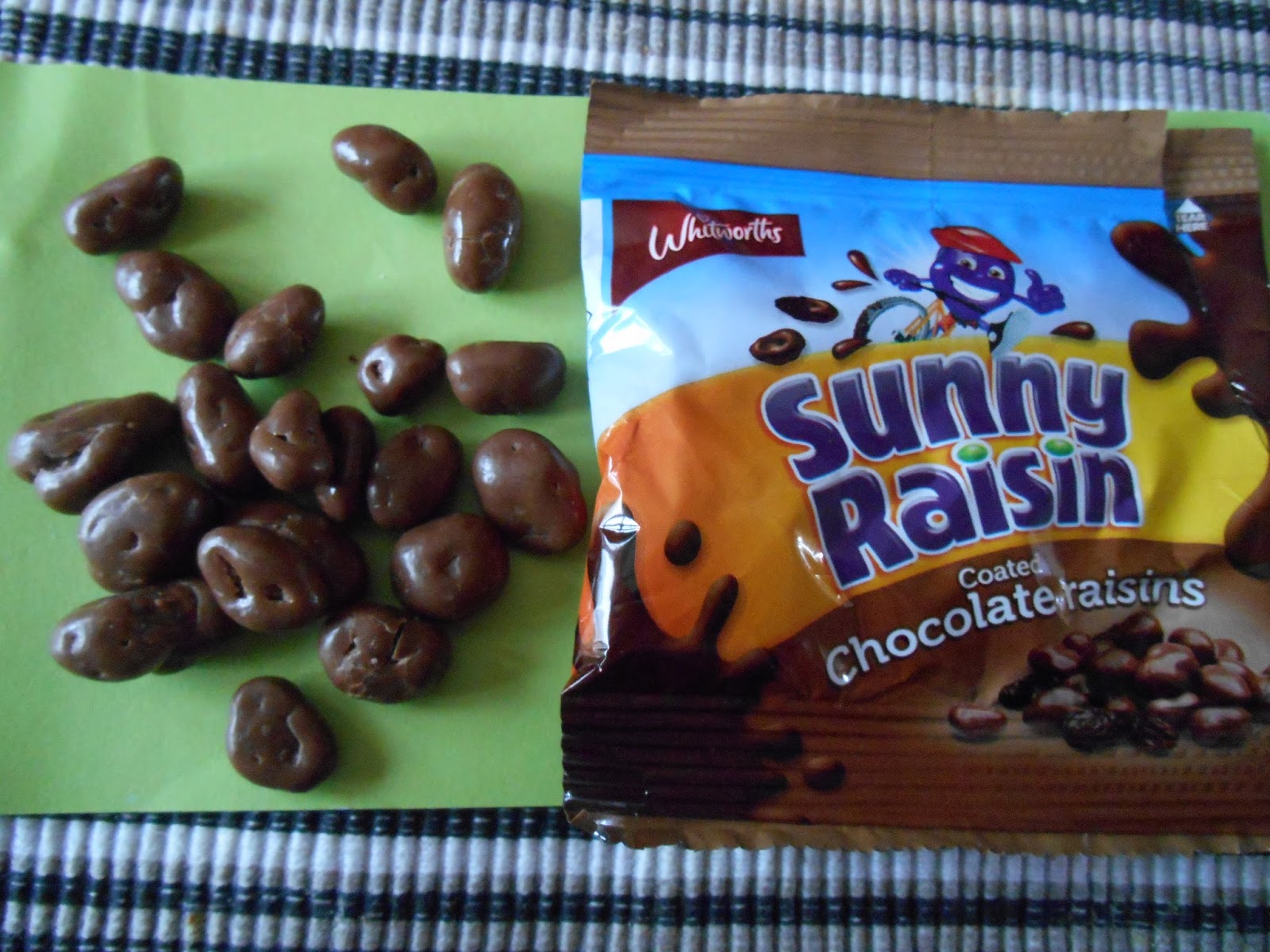 Madhouse Family Reviews: Whitworth's Sunny Raisins & Frootz review