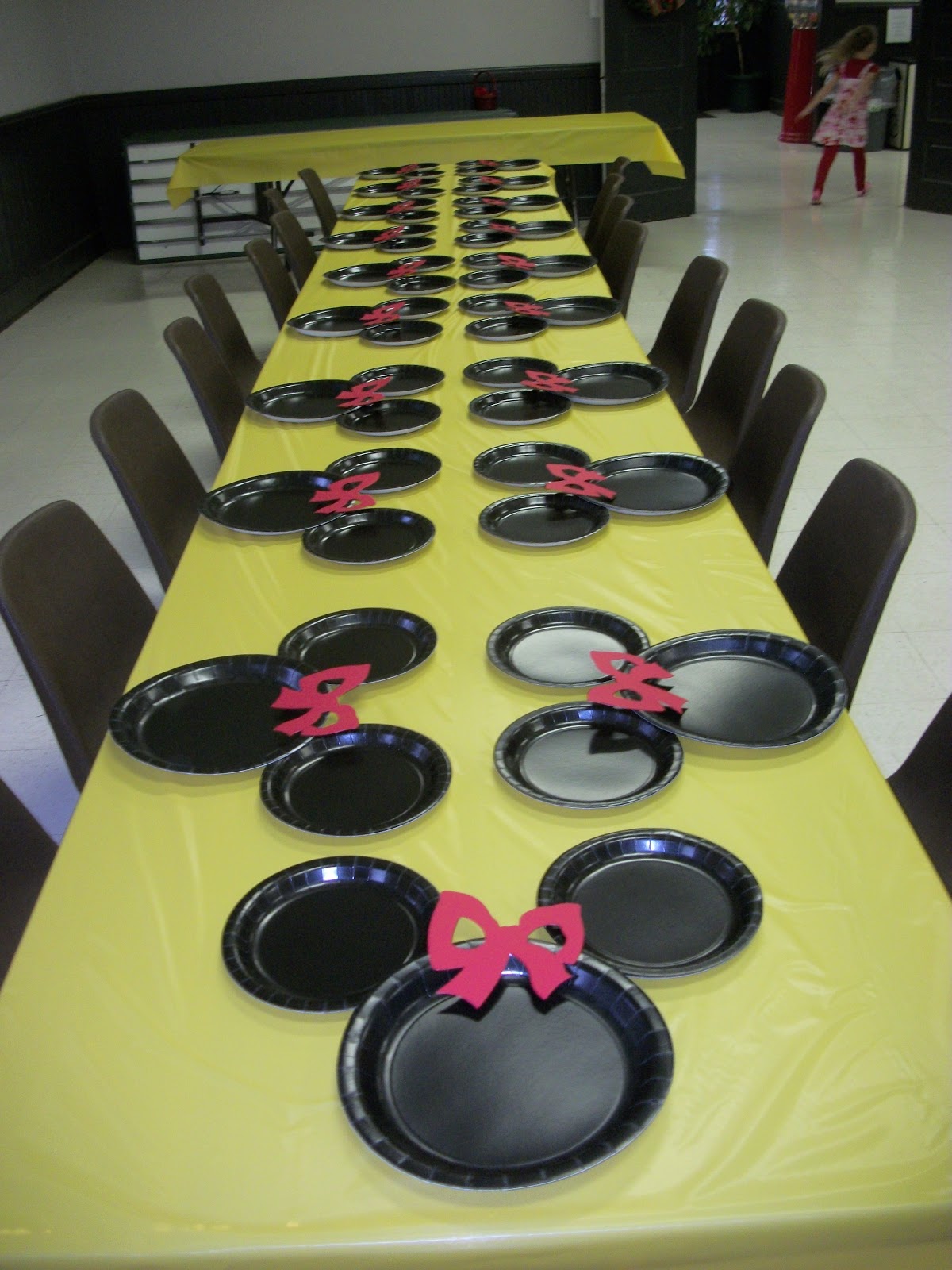 Minnie Mouse Party Table Setting