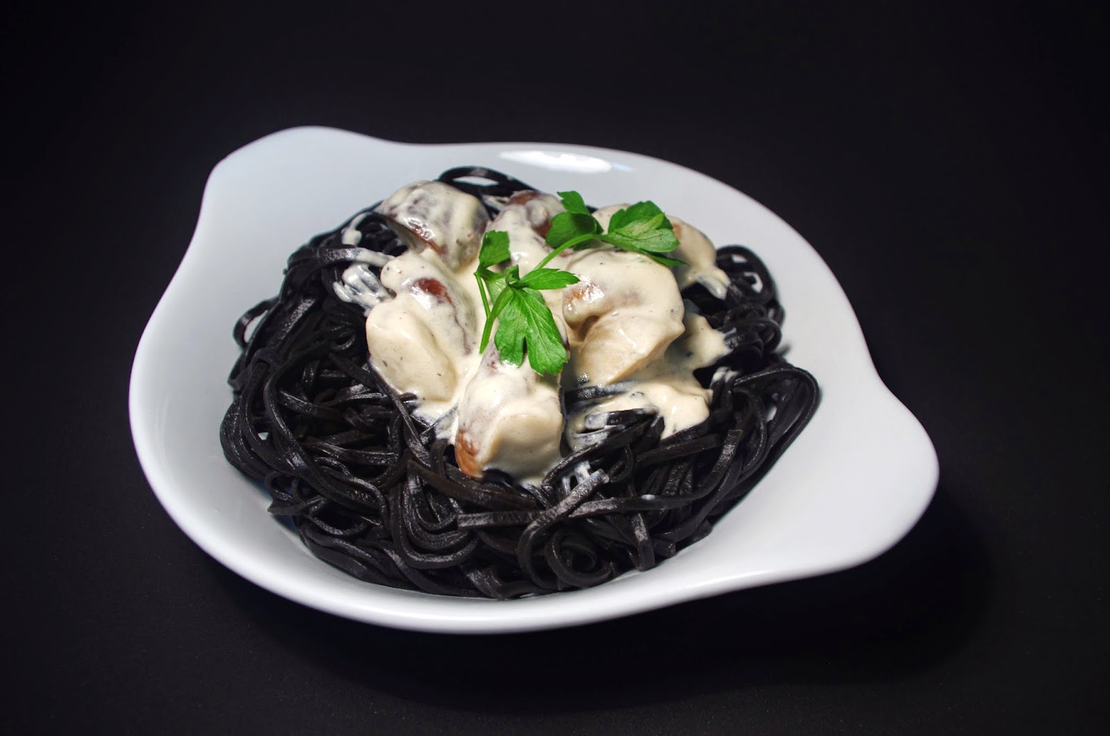 Explora Gourmet: Pasta negra con setas del bosque
