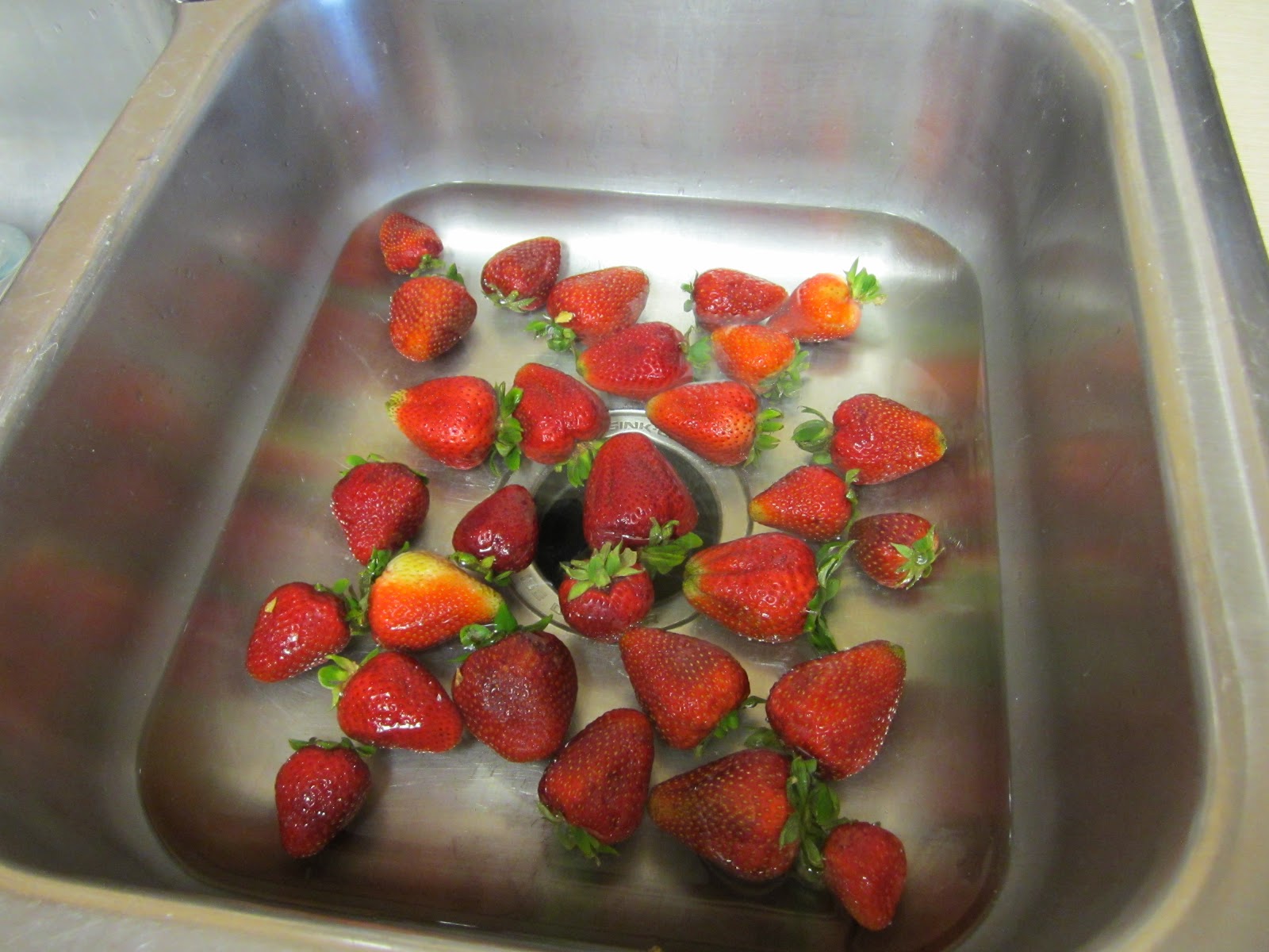 extraORDINARY Mom: How to keep strawberries fresh longer