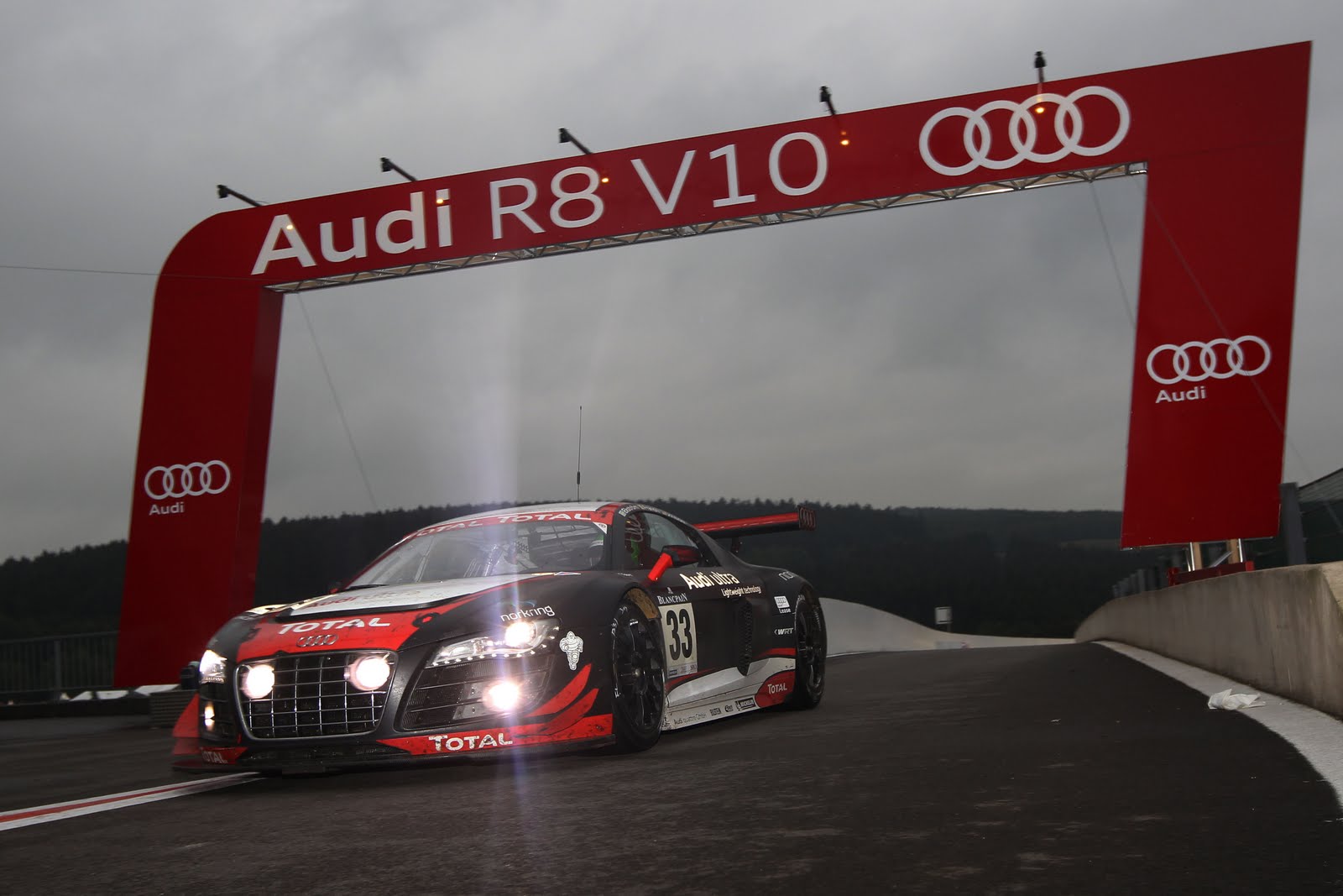 Racing with Professionals/MRS GT Racing: Audi R8 LMS wins the most ...