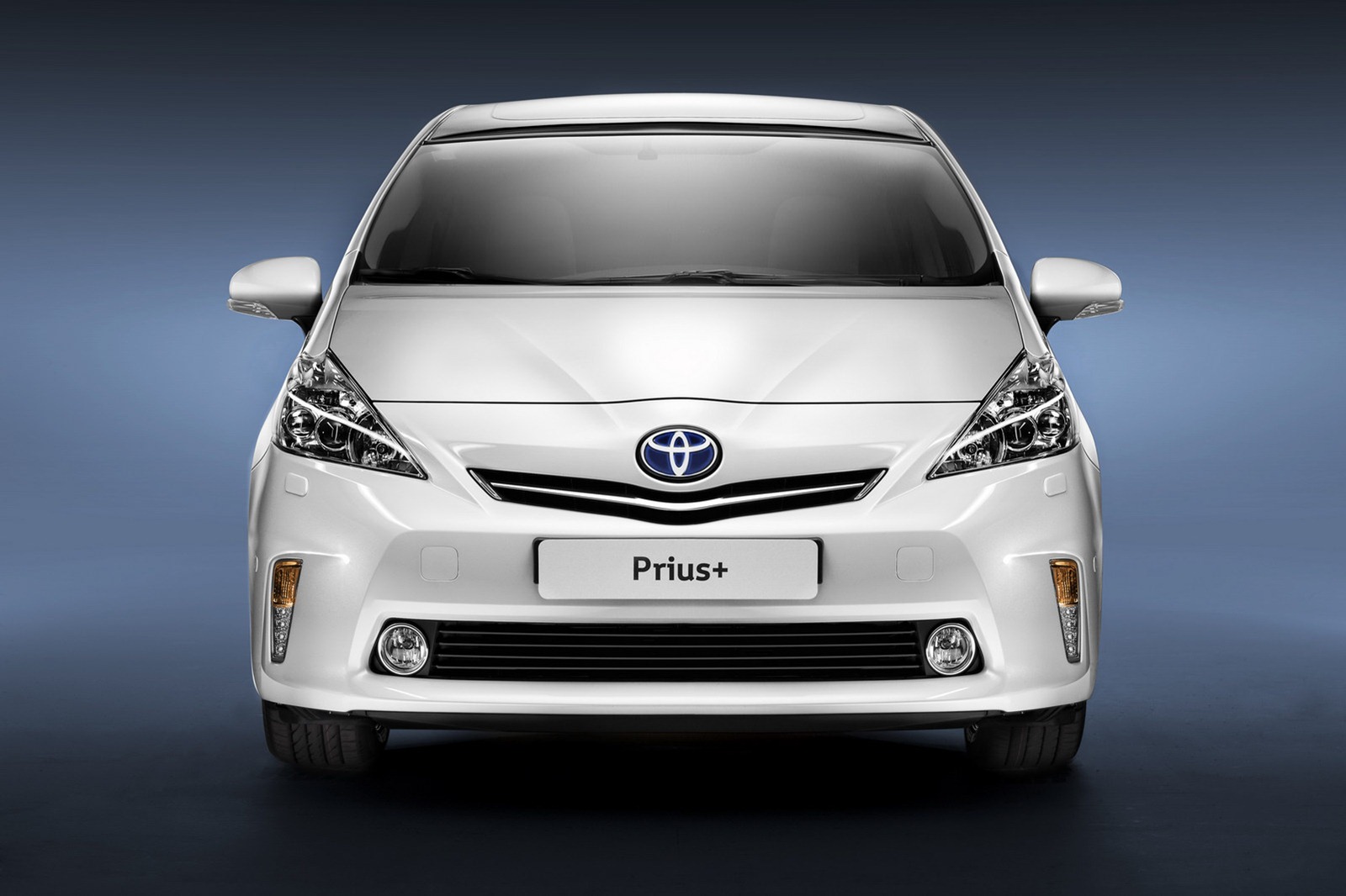 ezinecar: Toyota Prius Plus (2013)