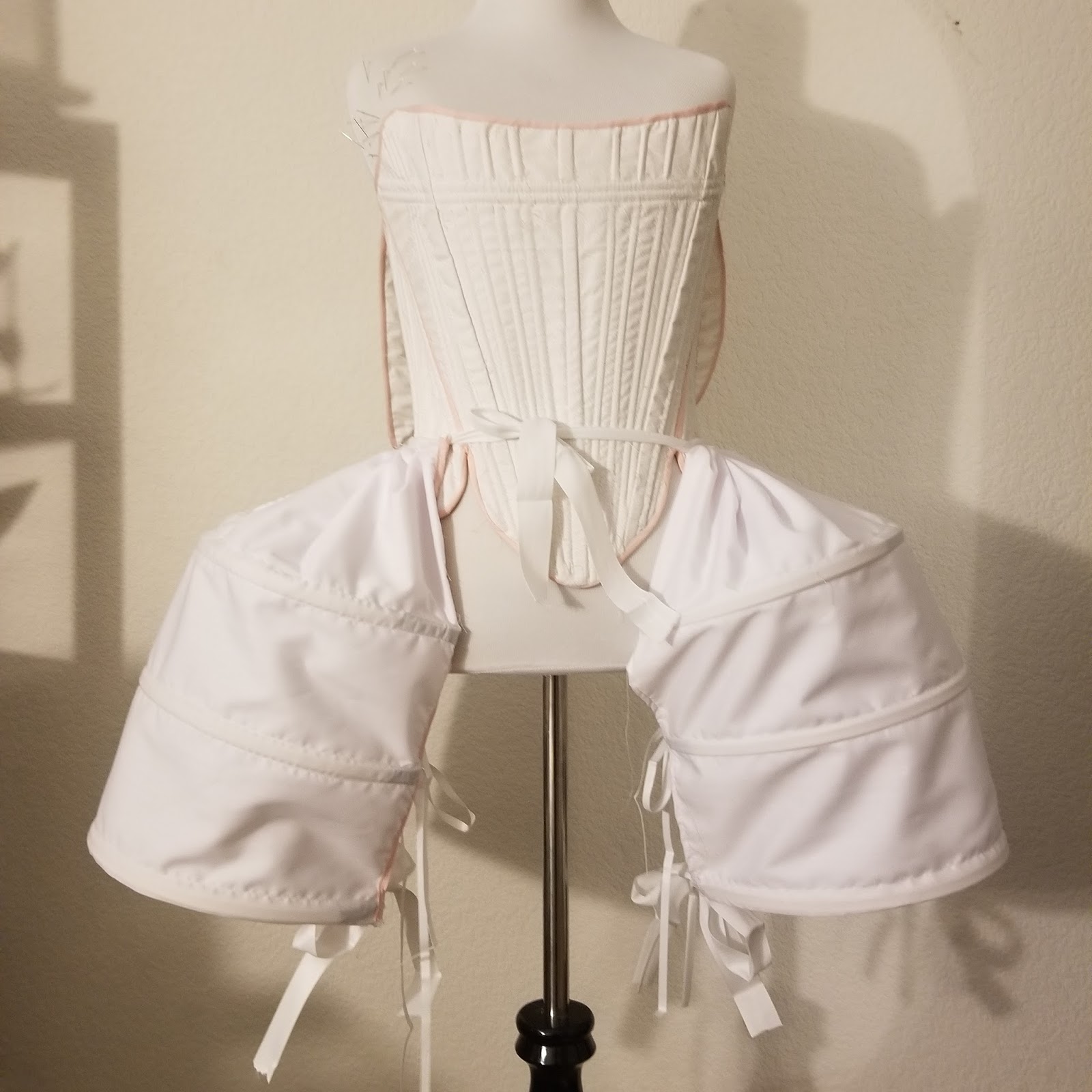 La Dauphine: New 18th century Stays and Pocket Hoops