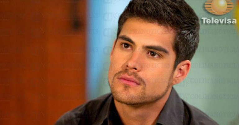 El actor mexicano Erik Díaz completamente desnudo