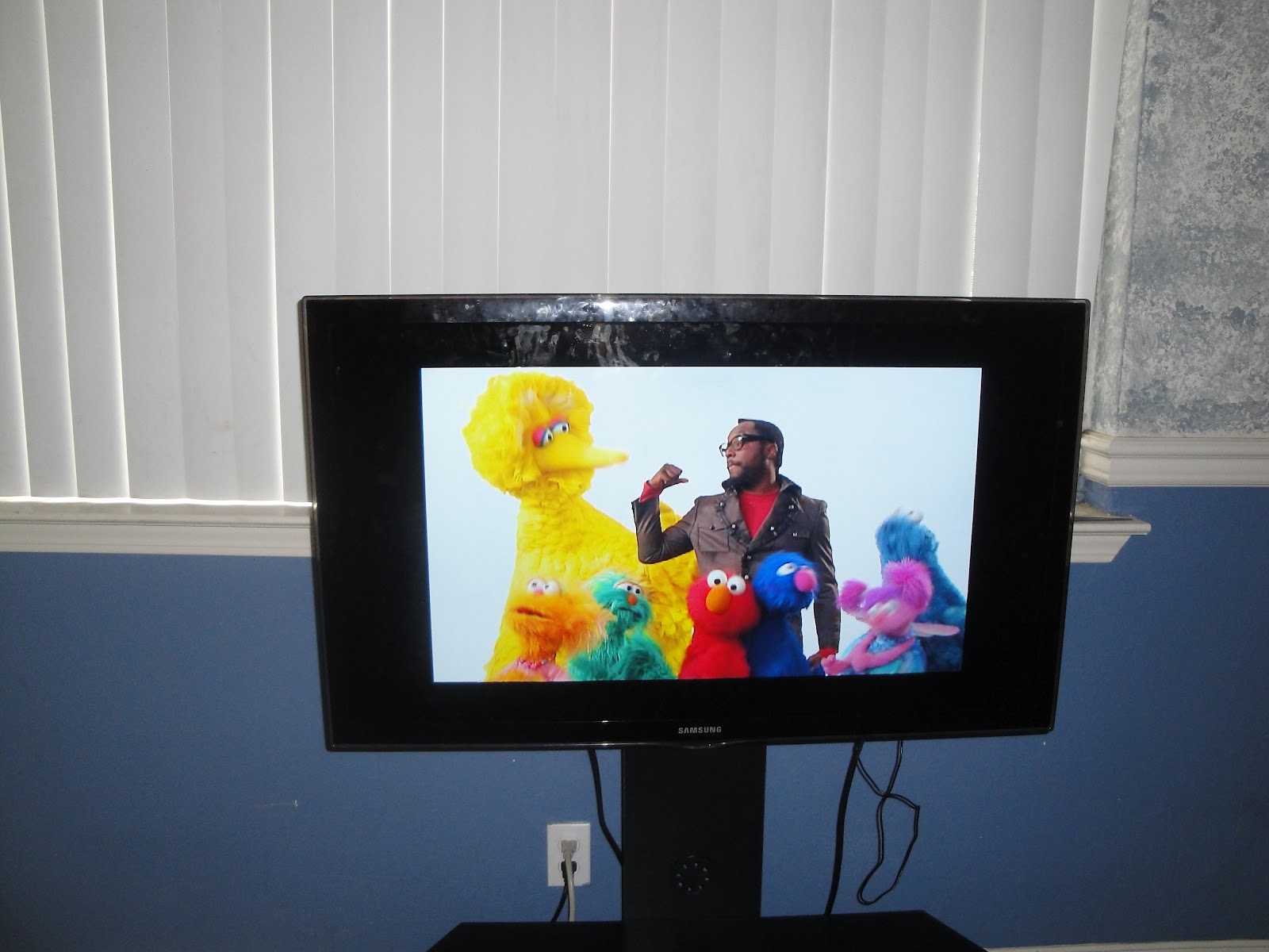 Sesame Street: Elmo Singing with the Stars DVD Review and Giveaway ...