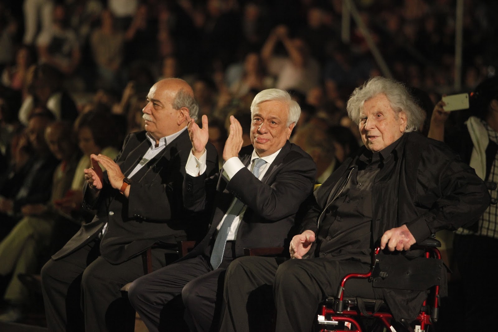 ΕΣΧΑΤΗ ΓΡΑΜΜΗ ΑΝΑΣΧΕΣΕΩΣ: Το βλέμμα τού Γιλντιρίμ προς τον Κ Α Θ Υ Σ Τ ...