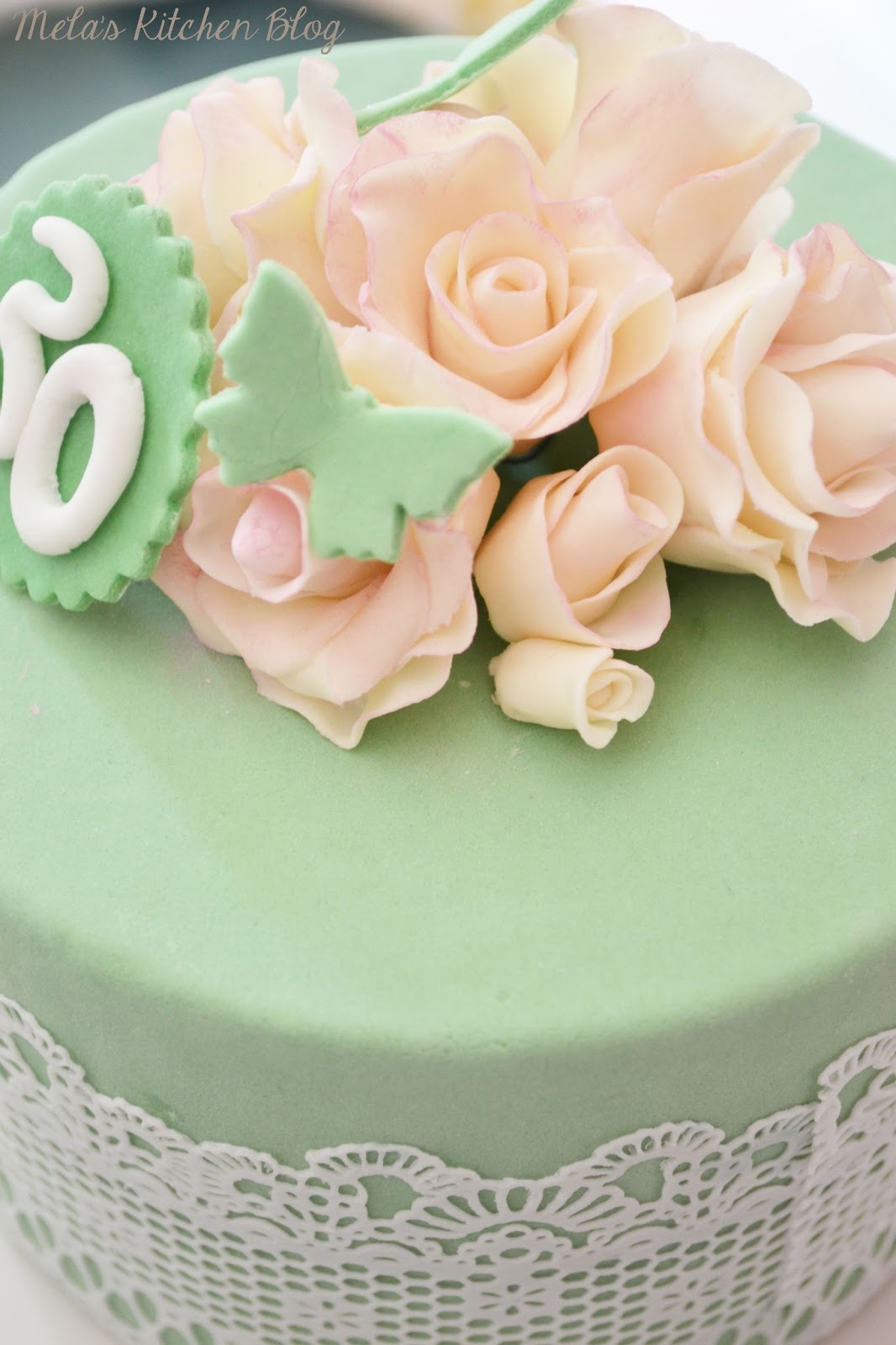 Mela's Kitchen: Pizzi, pois, rose e una torta