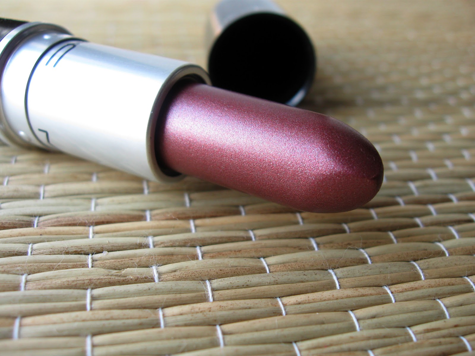 Dolce's Closet: MAC's Fluid Lipstick