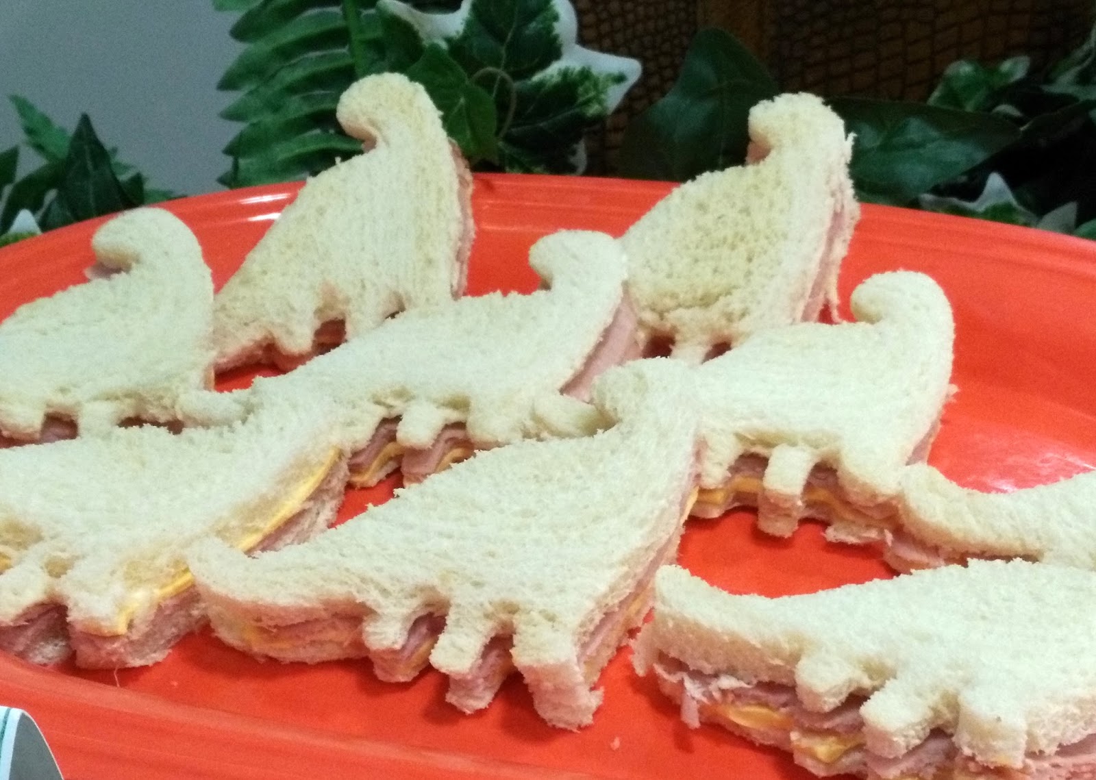 Southern Blue Celebrations: How to Make Crackled Dinosaur Eggs & Sandwiches