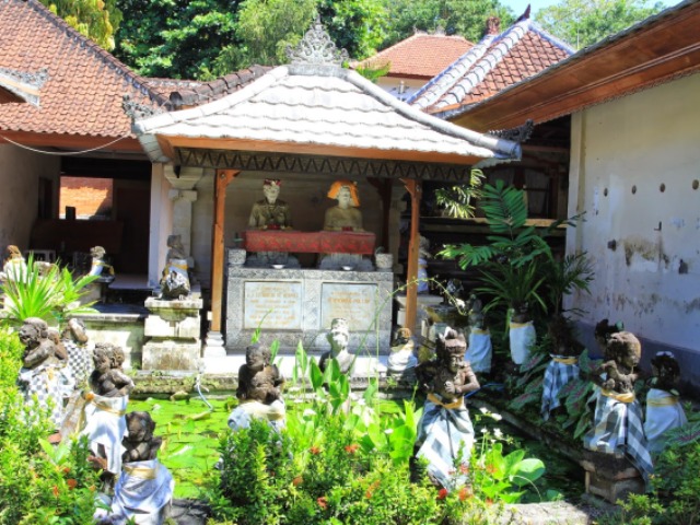 SparobayaTokoh: Ni Pollok, Seniwati Bali Tempo Doeloe