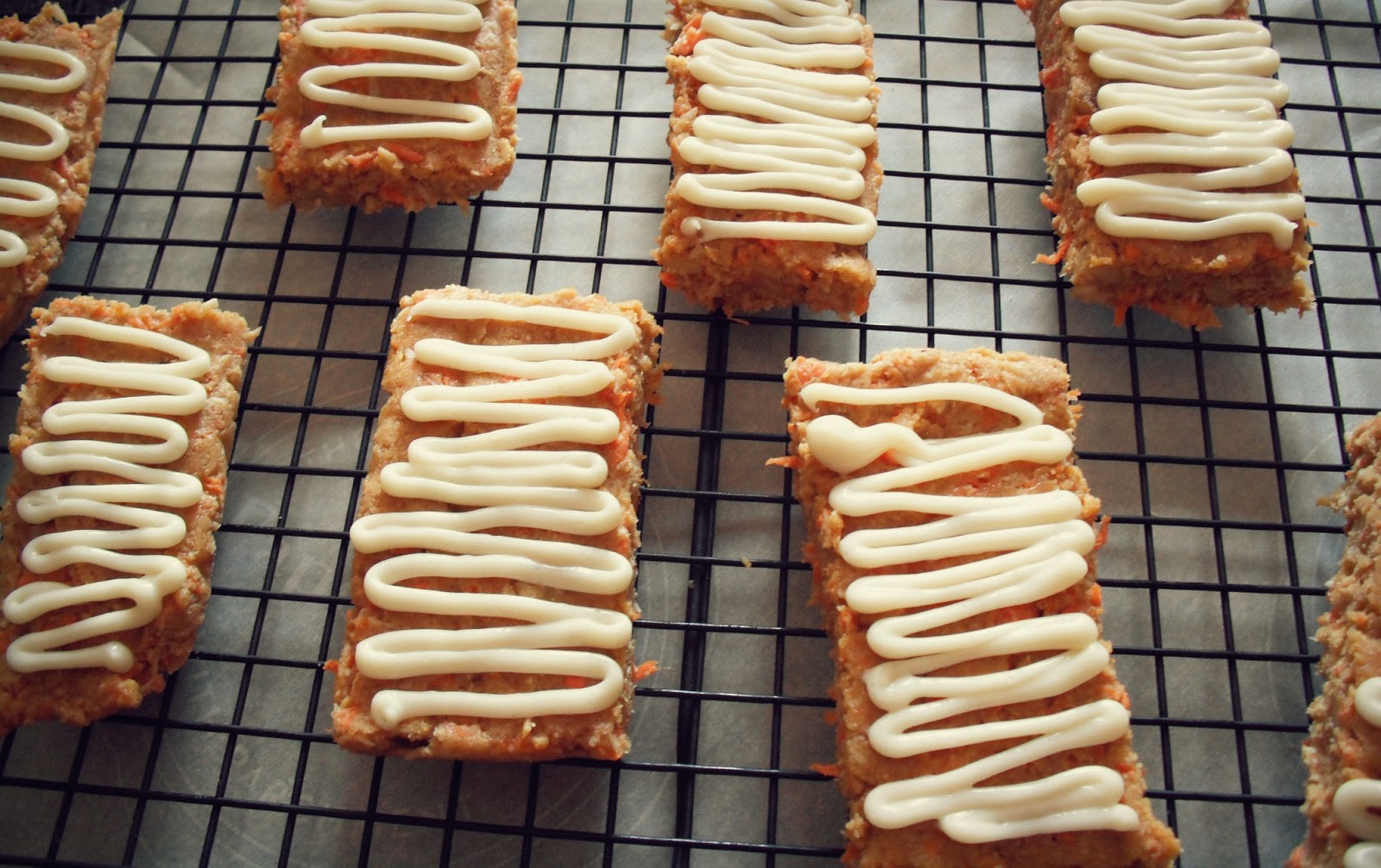 Feeding My Addiction: Raw No Bake Fake Carrot Cake {Protein Bars}