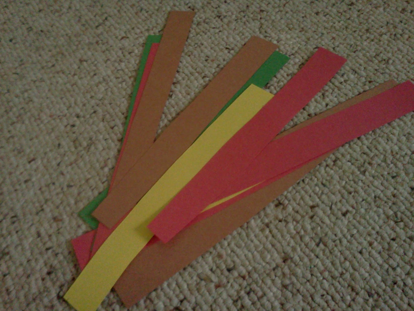 Construction Paper Chain Link Calendar {Tutorial} | Confessions of a ...