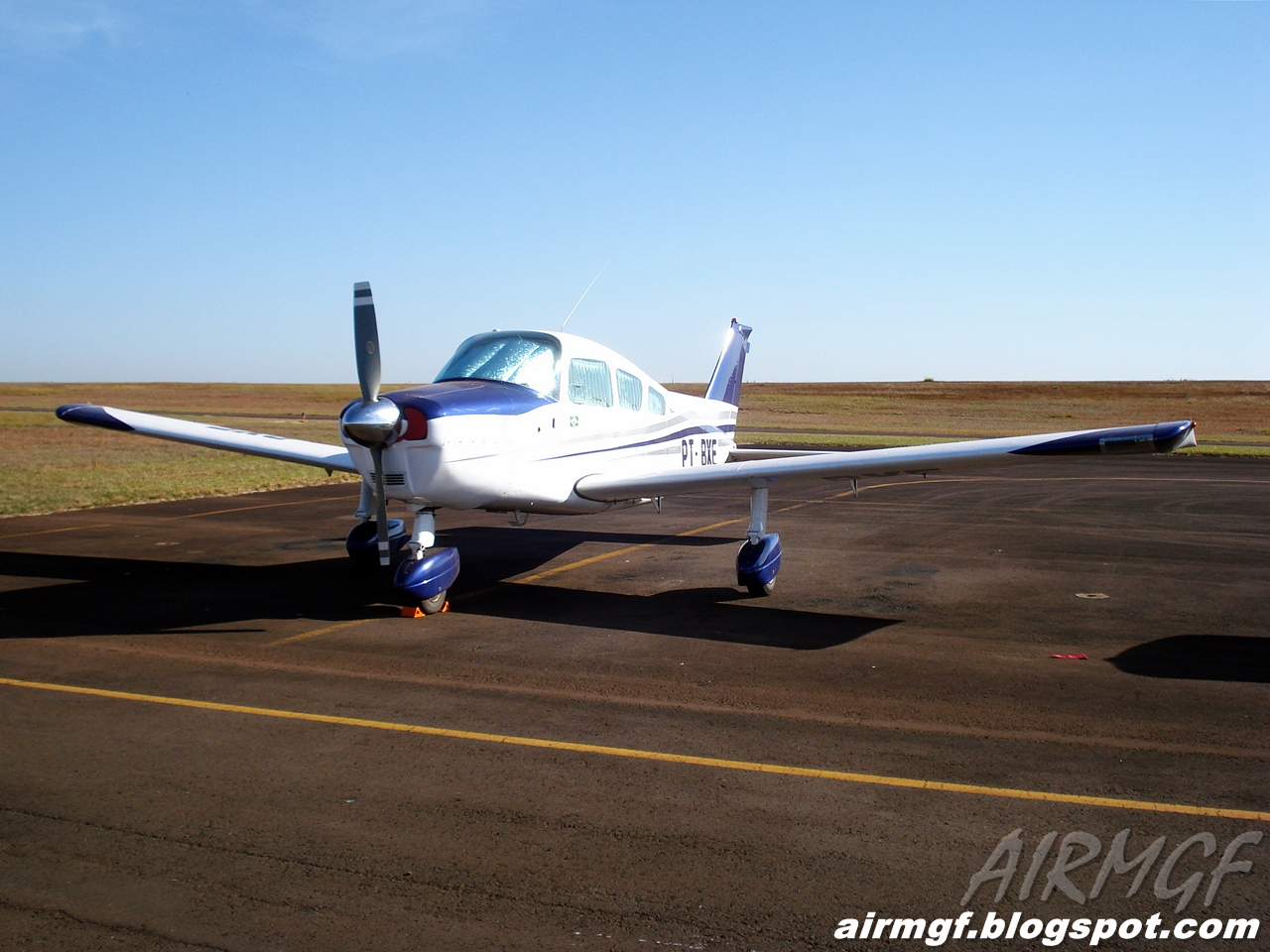 AIRMGF: PT-BXE : BEECH 23 MUSKETEER UMA ULTRA RARA AERONAVE NO SBMG!!