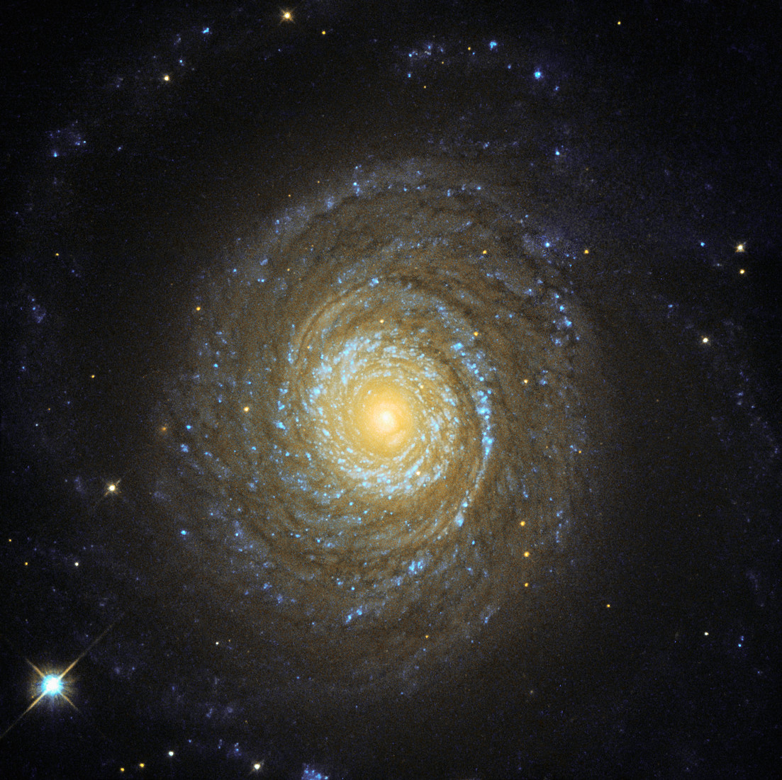 Spiral Galaxy NGC 6753 | Earth Blog