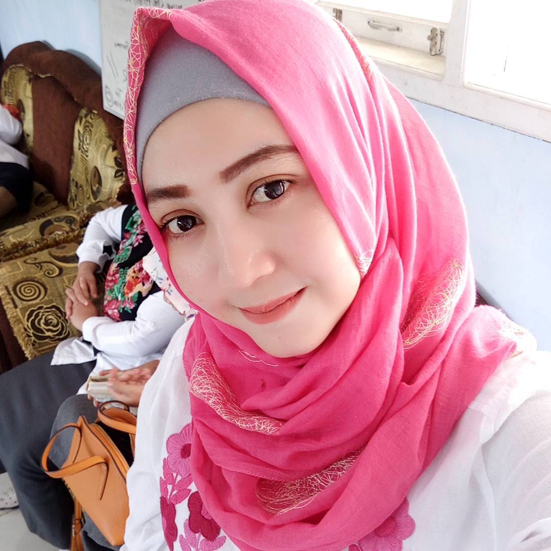 Kumpulan foto lengkap mama muda berjilbab - CantikaMagz