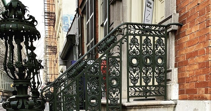 EV Grieve: Someone tagged the steps at the Merchant's House Museum