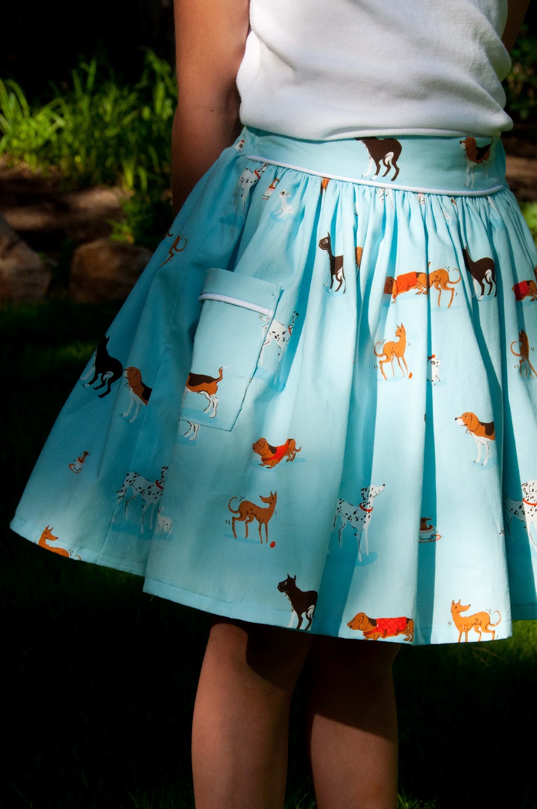 Aesthetic Nest: Sewing: Dog Skirt with Piped Pocket (Tutorial)