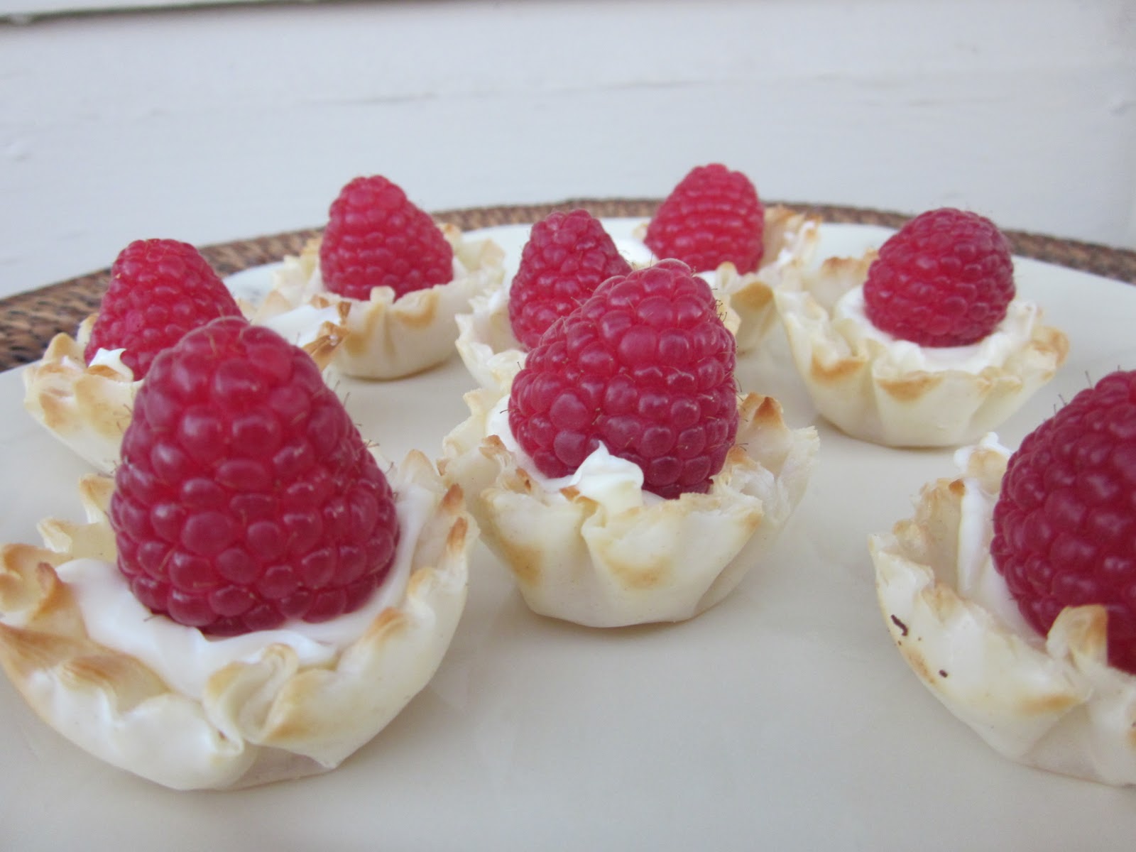 4 the love of feasting: Brie & Raspberry Phyllo Cups