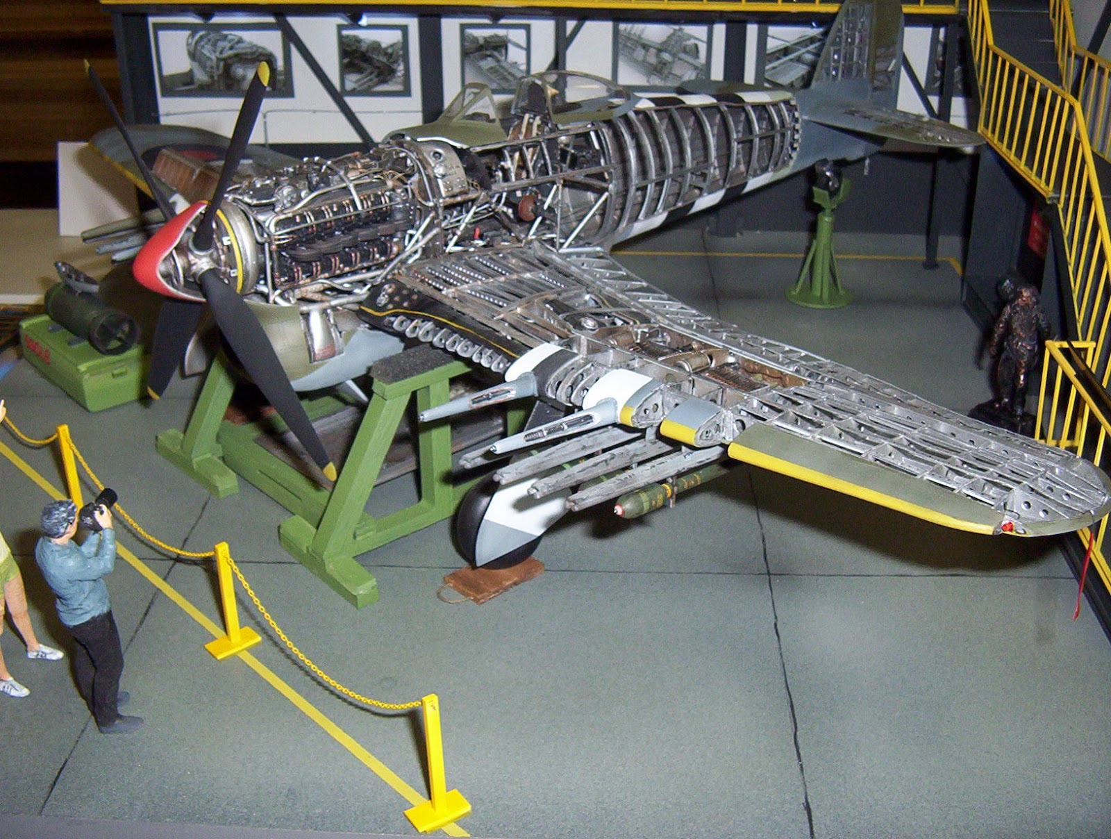 Scale Model Hobby: 1/24 AIRFIX HAWKER TYPHOON MK.IB DIORAMA By David Gaspur