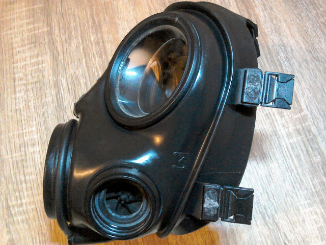 Mr. Aphoristic: British S10 NBC Respirator Part 1