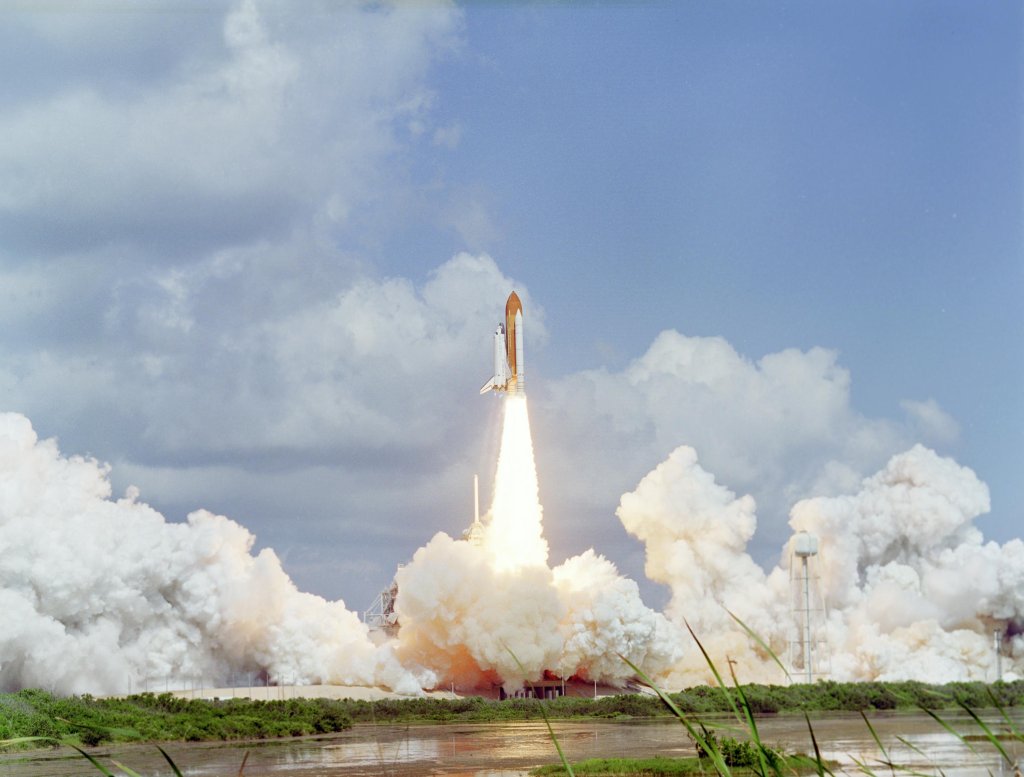 space shuttle Discovery takes off | Okay Wallpaper