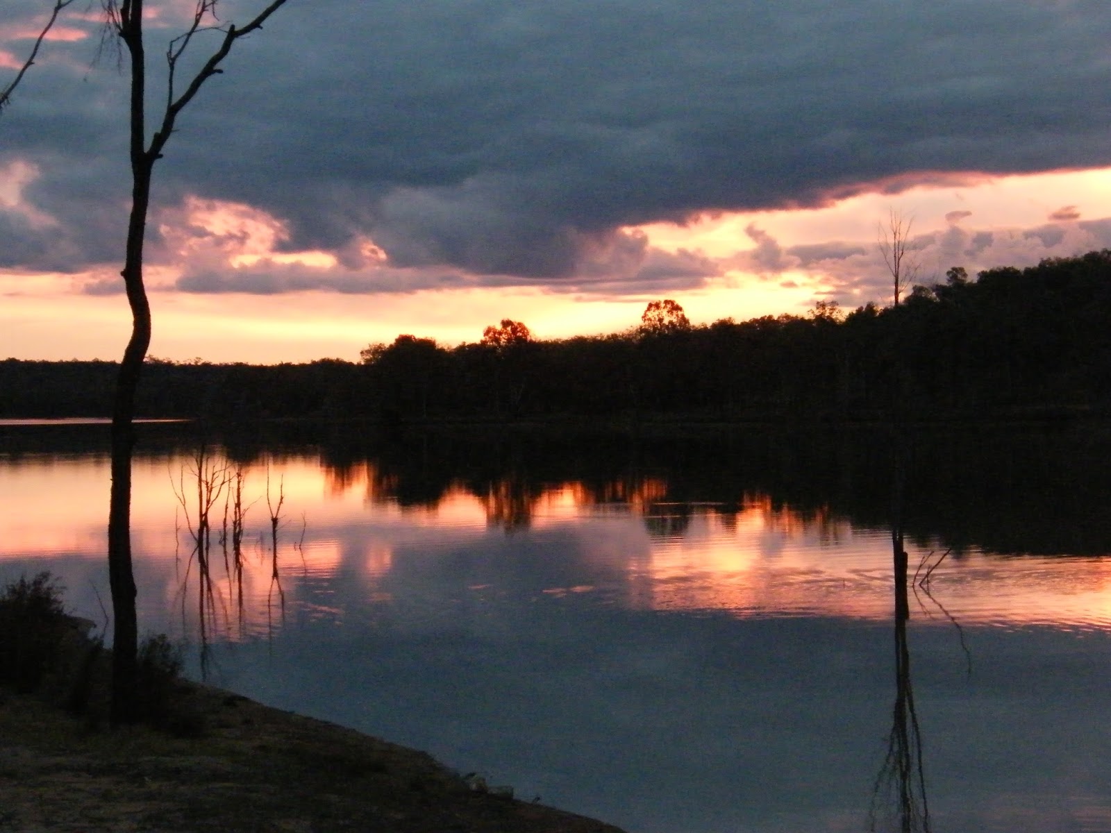 BJ and Noelle Travel Oz : Boondooma Dam - Inskip Point Queensland