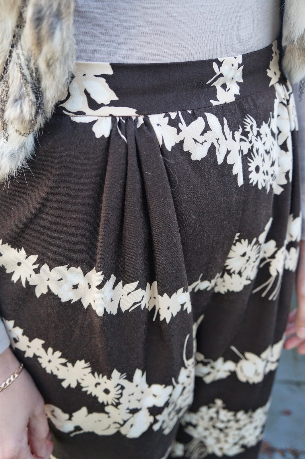 Crafty Cake Creative: My new tailored pants - inset pocket sewing tutorial