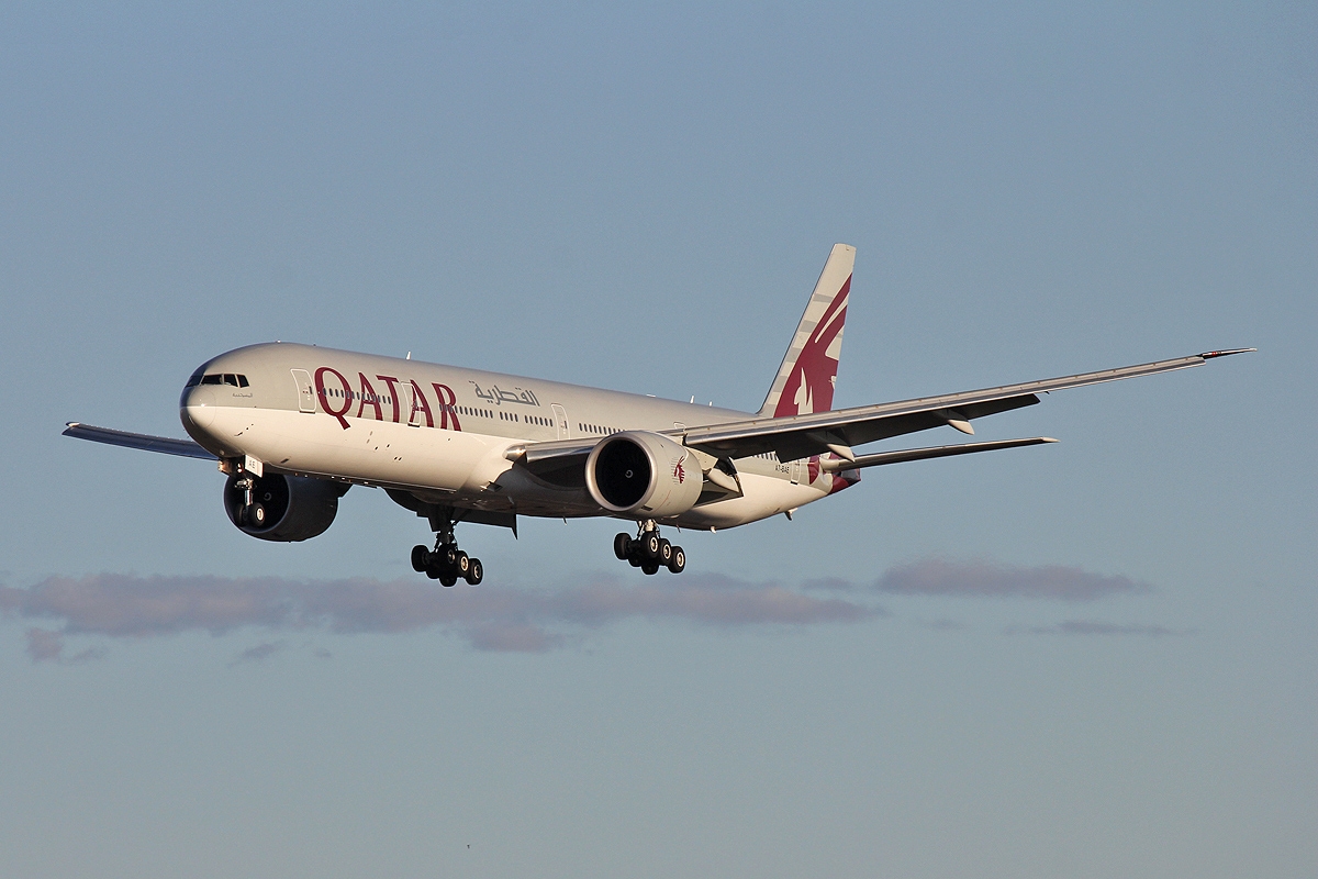 Perth Airport Spotter's Blog: Qatar's 1st B77W debuts in YPPH