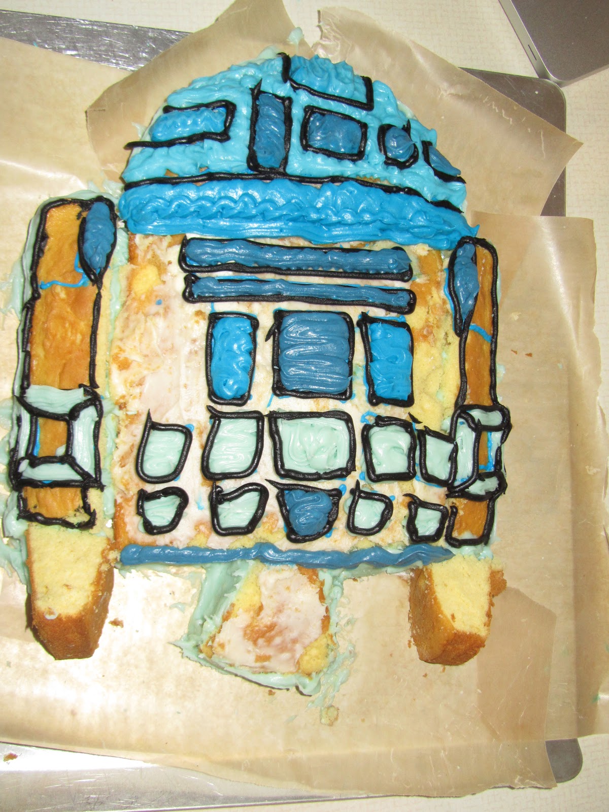 ROCmomma: How to Decorate an R2D2 Cake