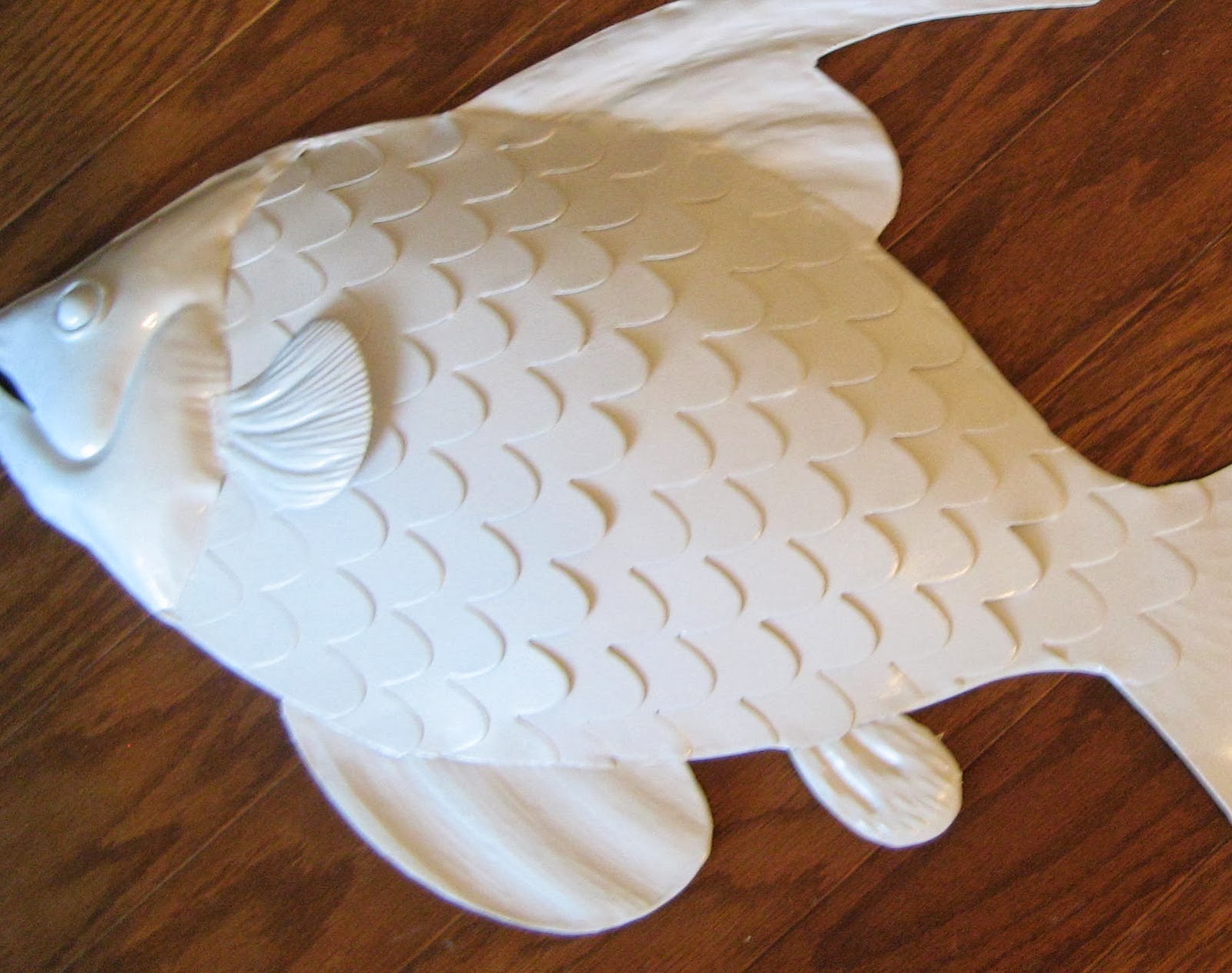 Susan Snyder: SPRAY PAINT UPCYCLE - METAL FISH