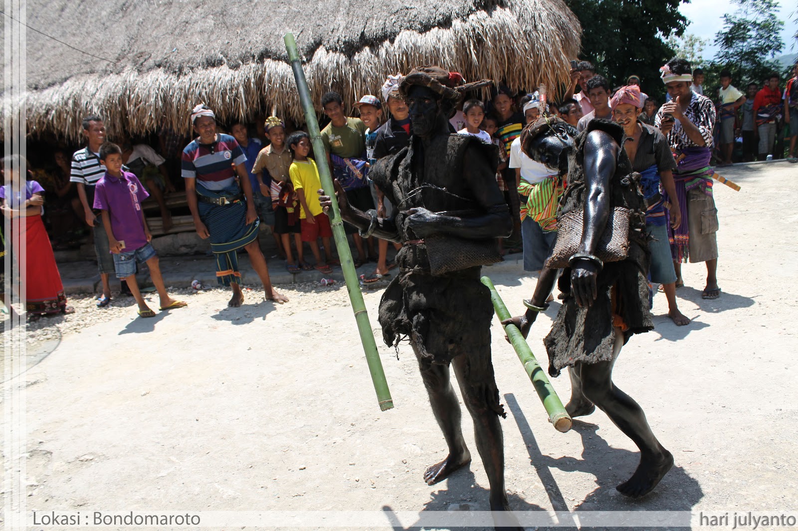 Ringan: Kalango dan Njara ( Ritual Marapu Wula Poddu ) Bondomaroto