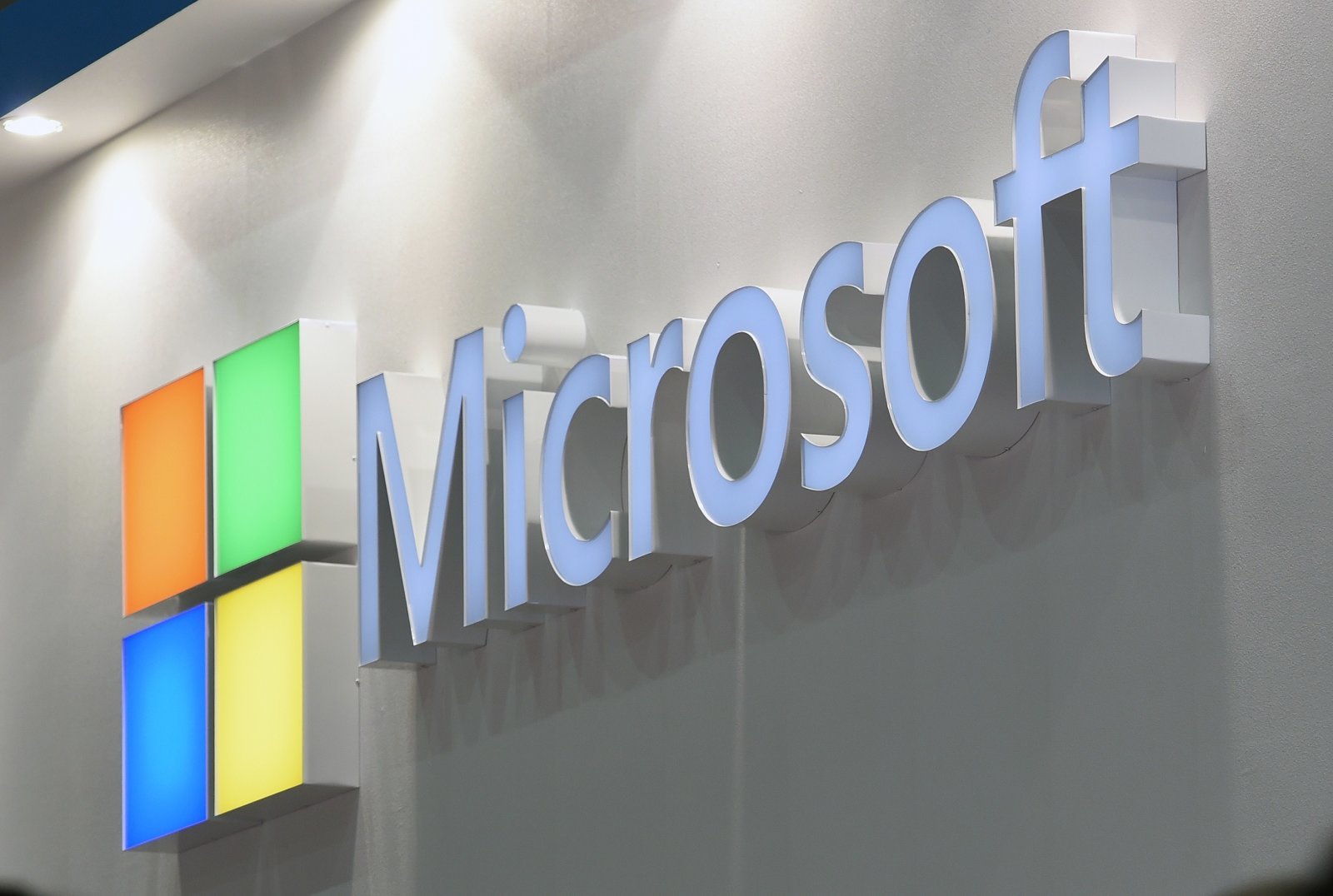 Microsoft finally removes its 60-day password expiration policy on Windows 10