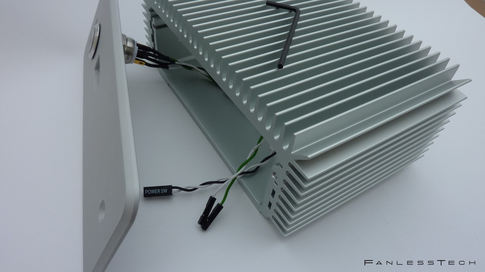 FanlessTech: Impactics D1NU1 unboxing