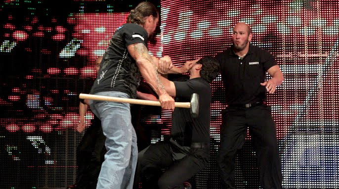 WWE In live!!!!: KEVIN NASH ATACA A TRIPLE H CON UN MAZO