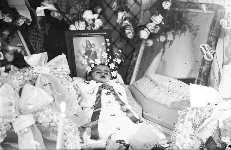 Un tétrico rito del pasado: El velorio del Angelito | Acompra.cl