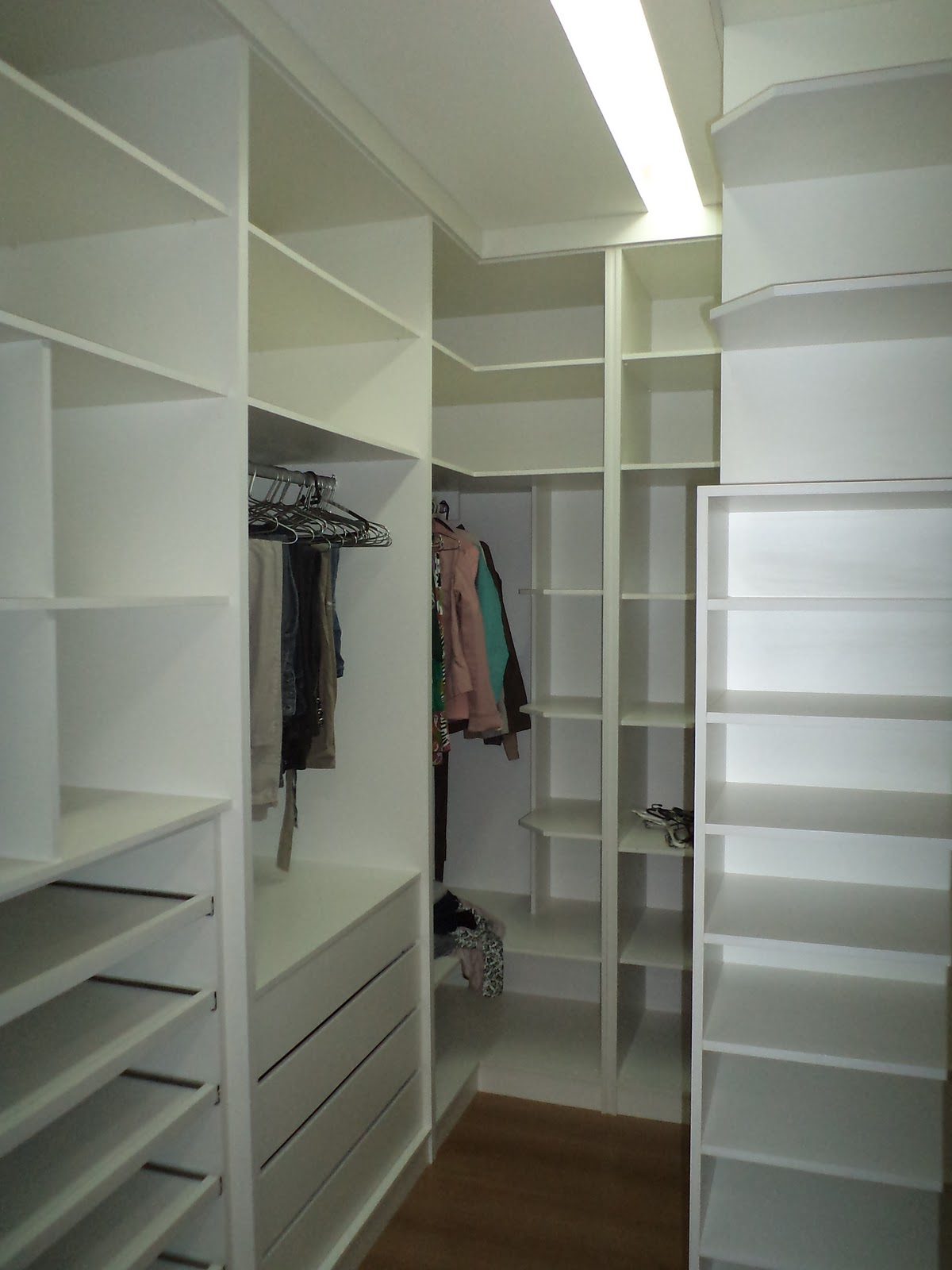 SPJ Móveis Planejados: Closet Branco