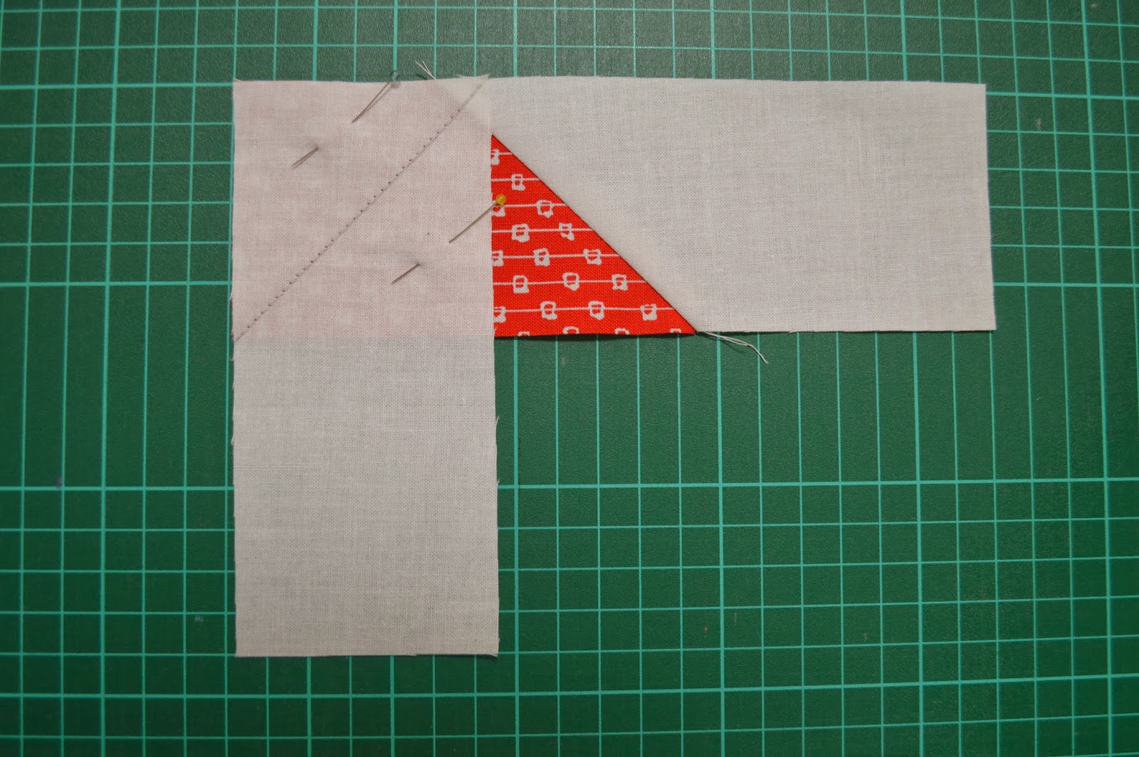 Hug-a-Bit Quilts.: Tutorial: Christmas Tree Block