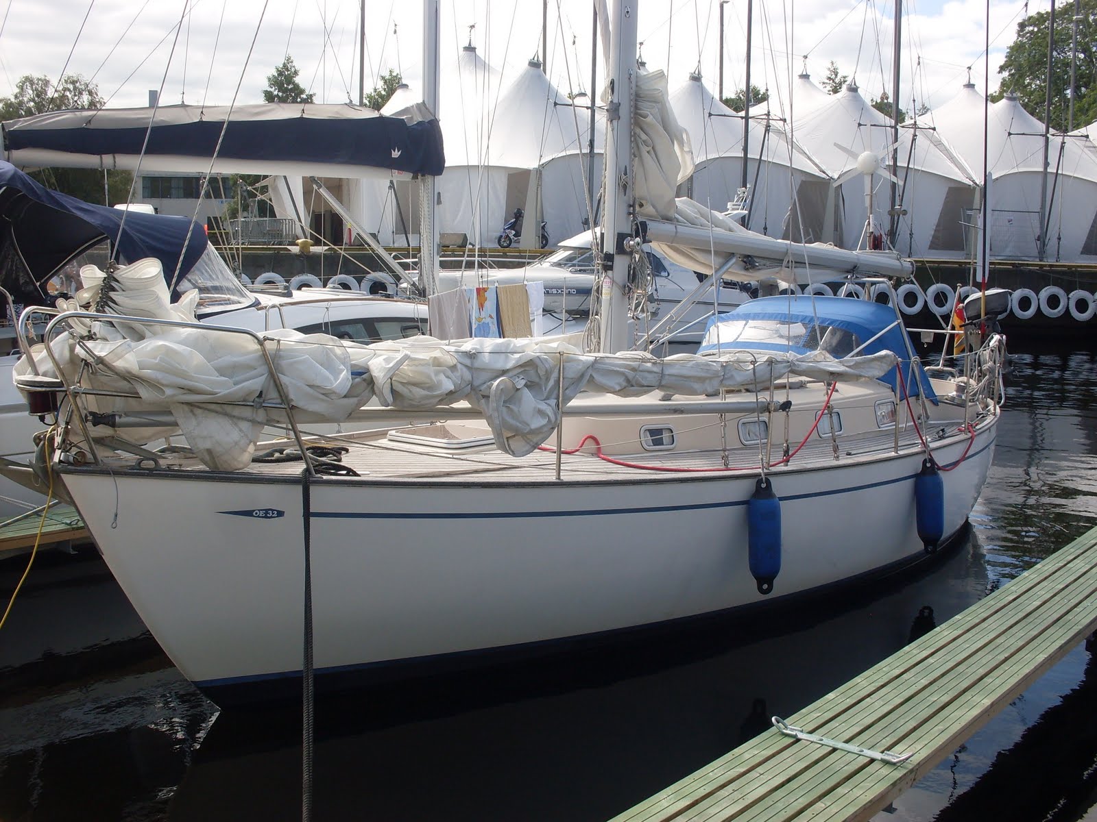 Sailing the Fjords: Passing boats