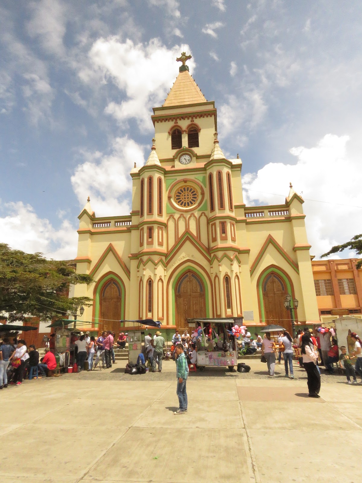VIAJANDO EN MOTO: VIAJE EN MOTO MEDELLÍN URRAO