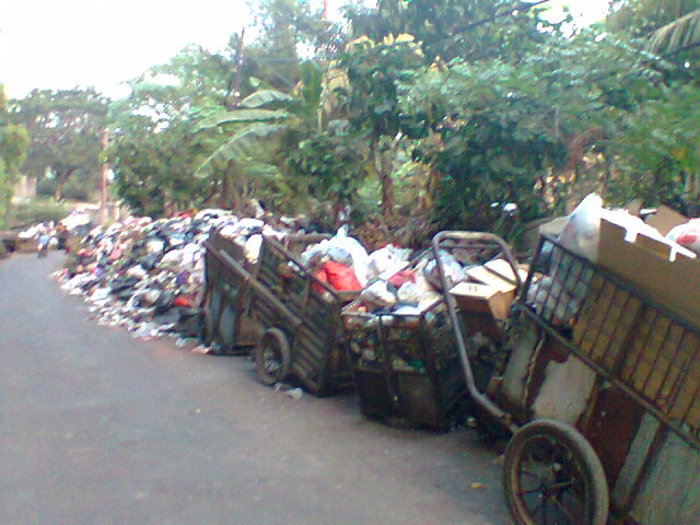 Sampah Menggunung dan Bau Busuk Menyengat, Lurah Cipete Utara Tidak ... Sampah Menggunung dan Bau Busuk Menyengat, Lurah Cipete Utara Tidak ...