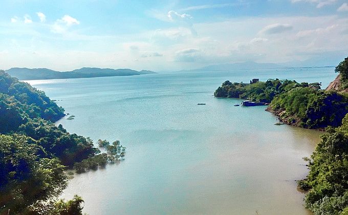 Xa hơn Vân Đồn