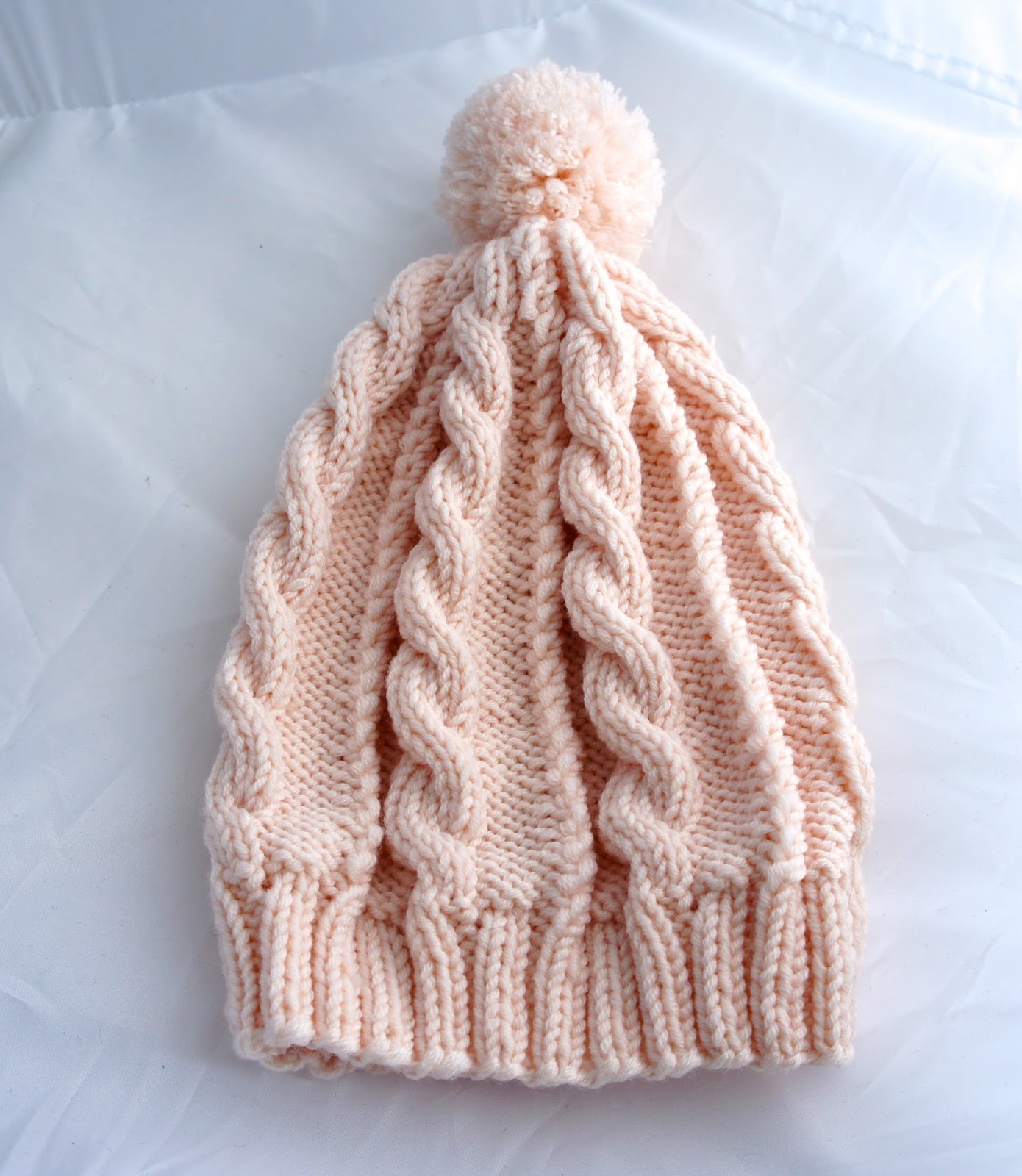 EatingLemonKnitKnitKnit: Op. 15 Hat : Spelled by magic loop and cable ...