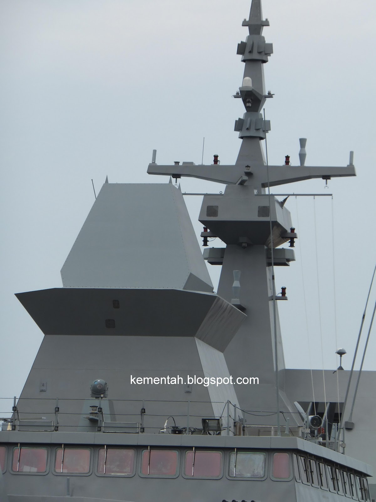 Senang Diri: Guide to Republic of Singapore Navy Formidable class ...